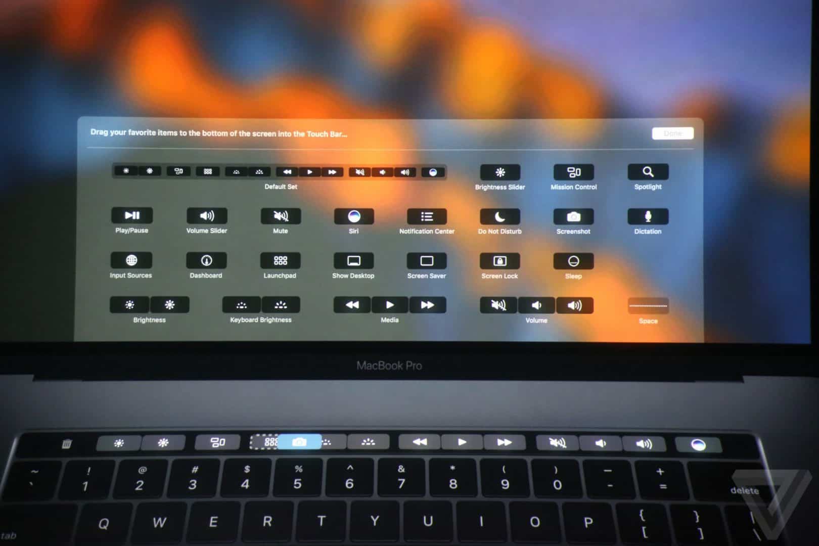 Apple presenteert nieuwe MacBook Pro met aanraakgevoelige balk ...