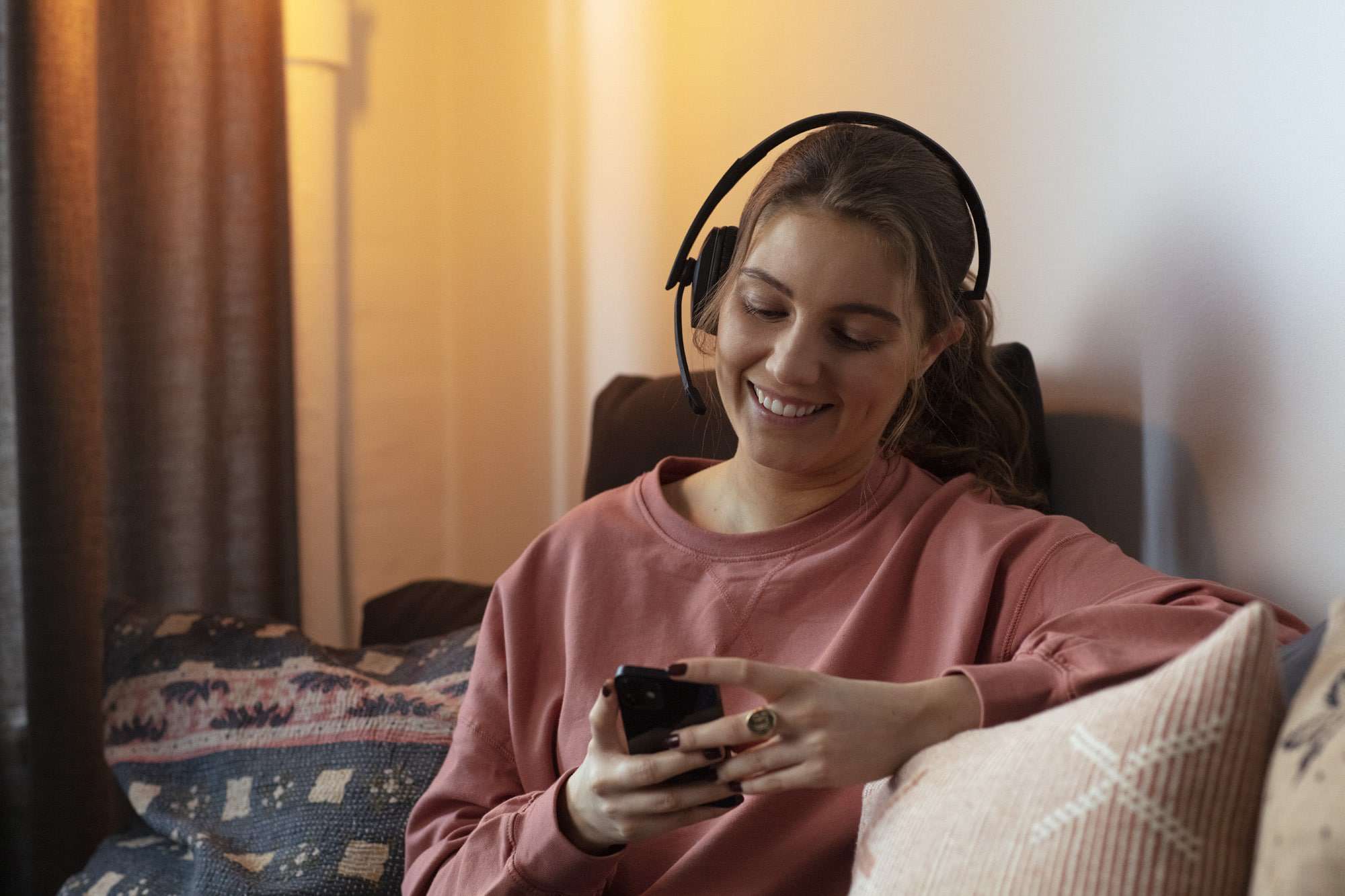 EPOS introduceert ADAPT 200-headsetserie voor hybride werken - Techzine.nl